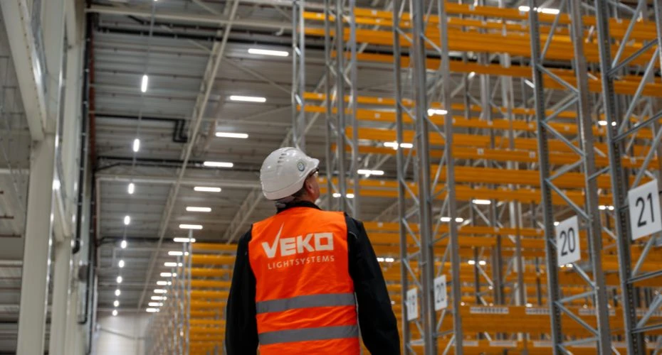 DSV Moerdijk | LED Beleuchtung Distributionszentren | Magnus ...